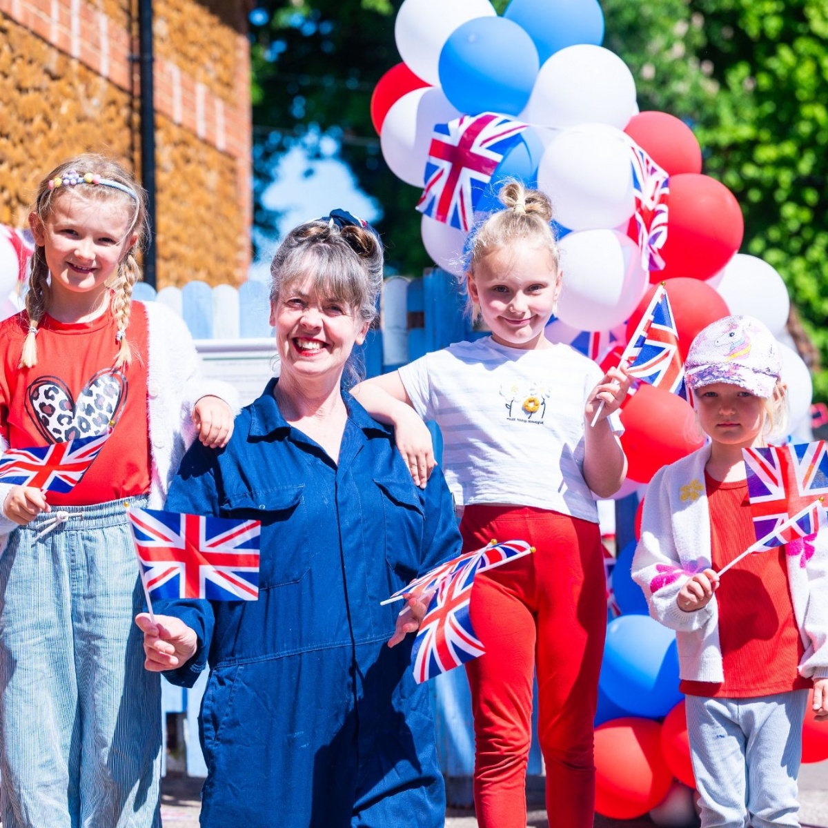 Heacham Infant and Nursery School - Heacham Pupils in Tune for VE Day
